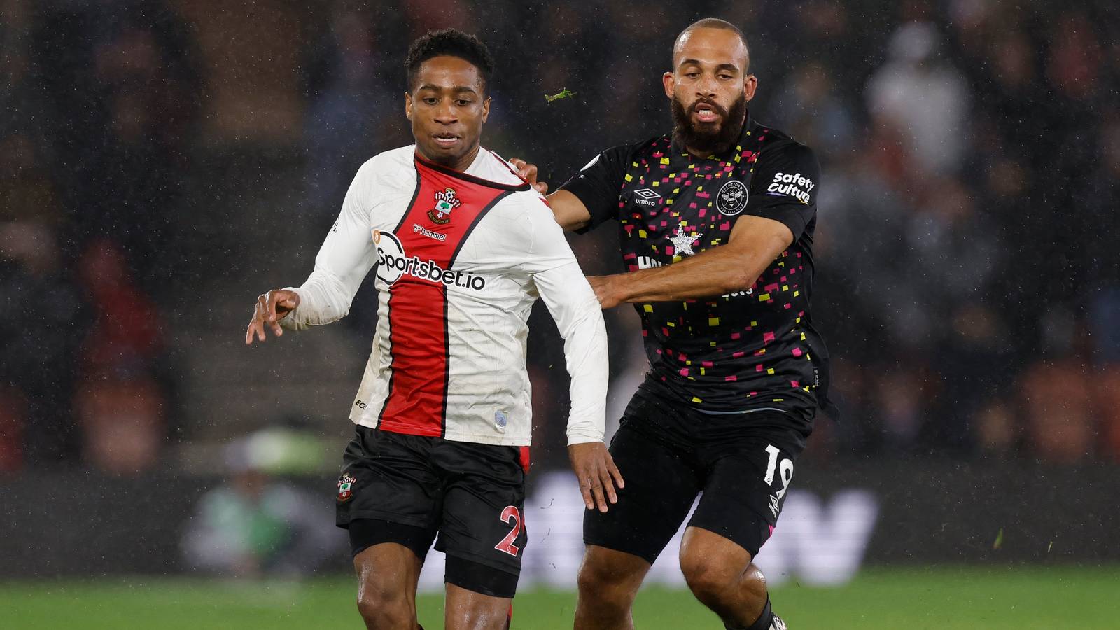 After Fernandes: Southampton want perfect £100k-p/w Walker-Peters partner