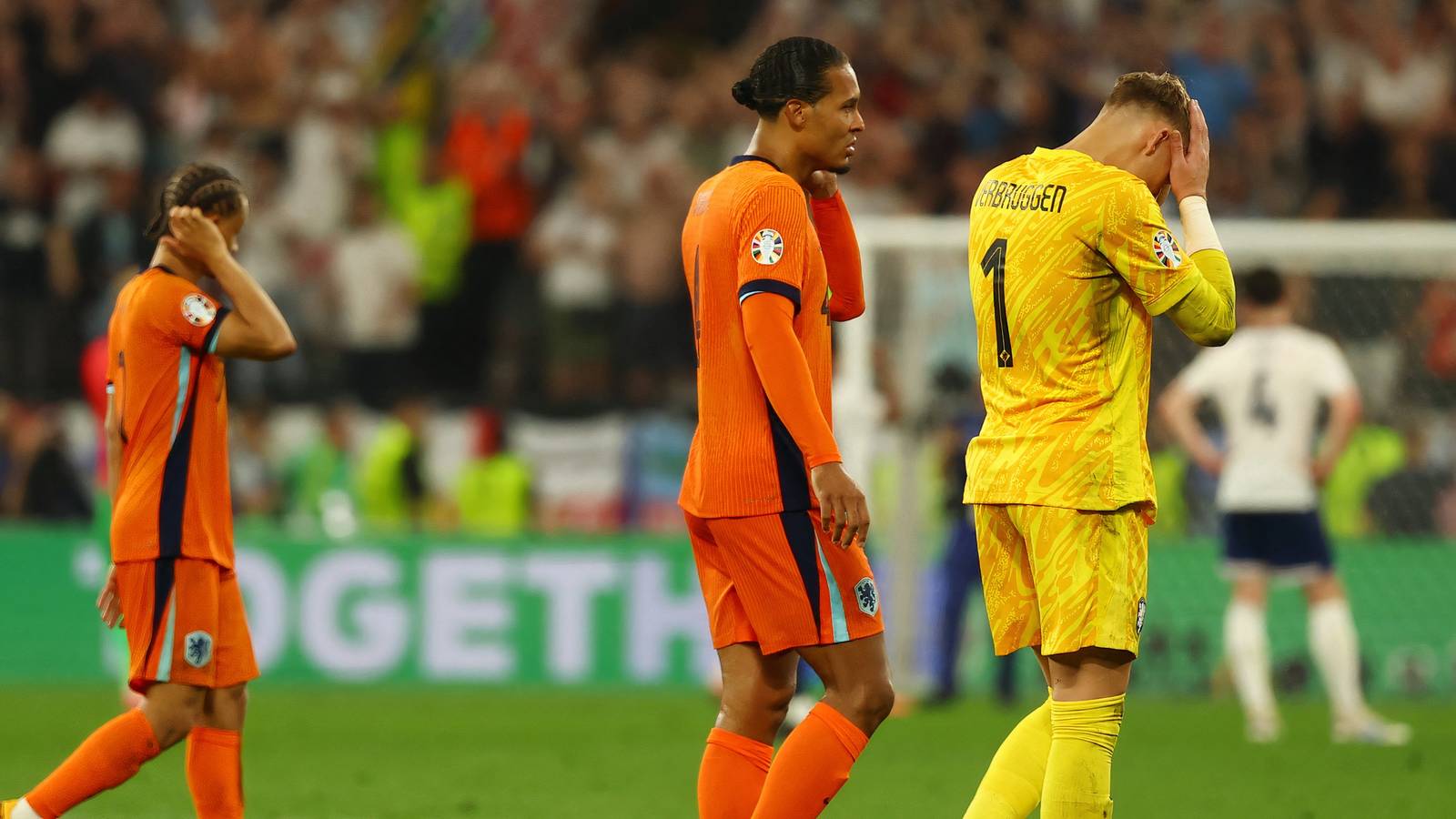 Liverpool submit first bid to sign £25m ace who recently faced VVD