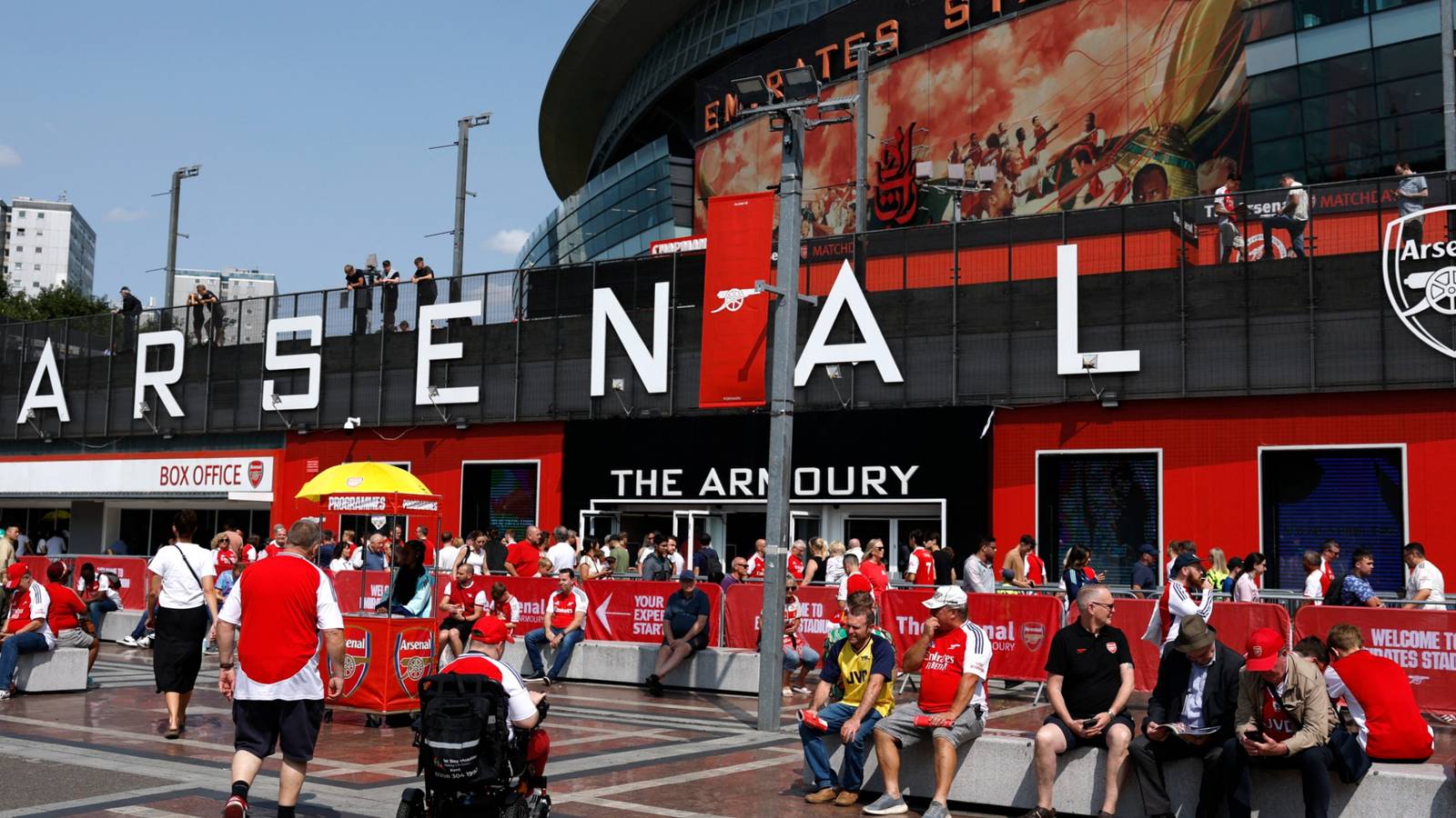 Arsenal open January talks with "dominant" £33m forward and contact club