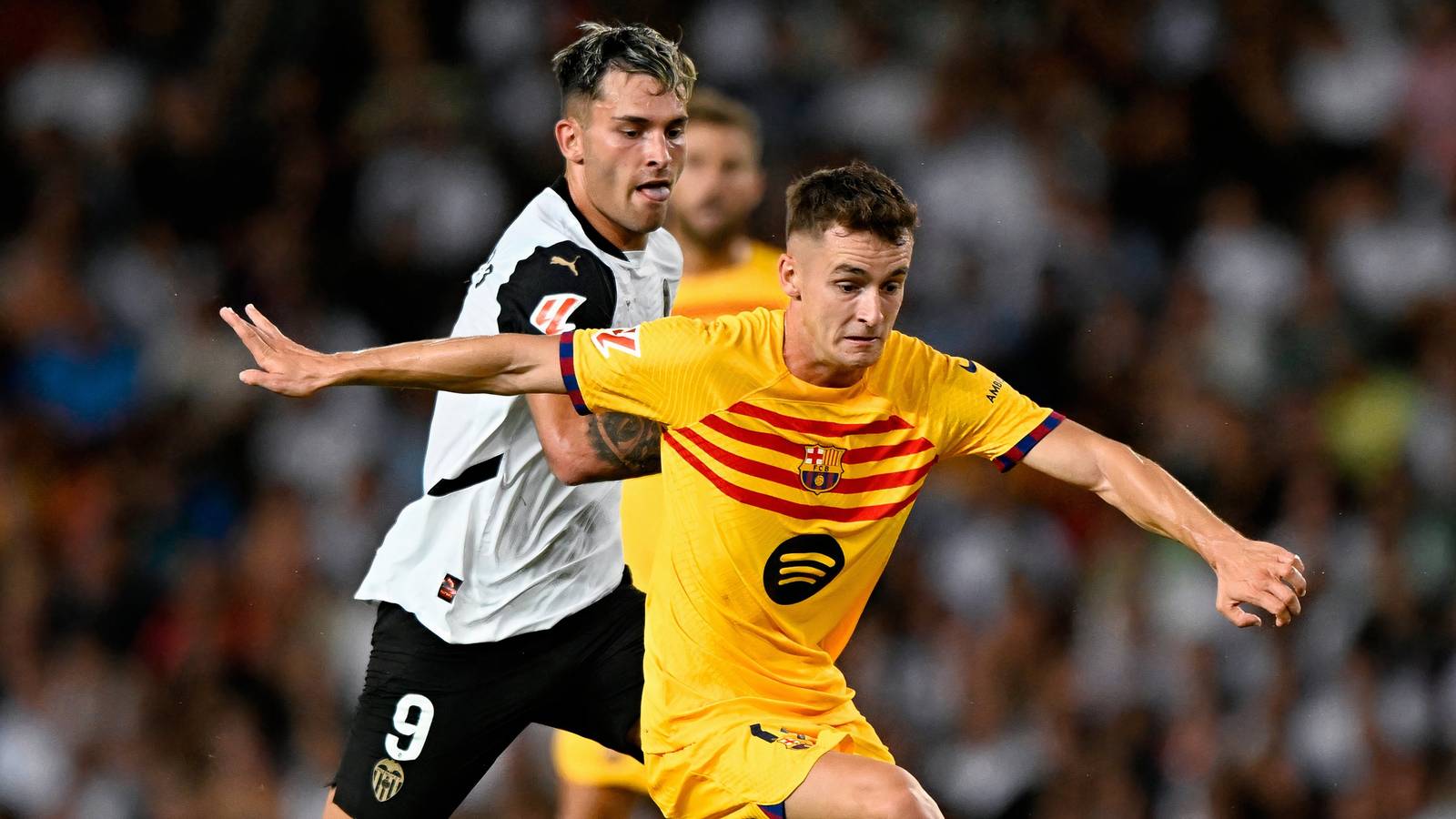 Aston Villa tracking £25m new striker target in case they lose Jhon Duran