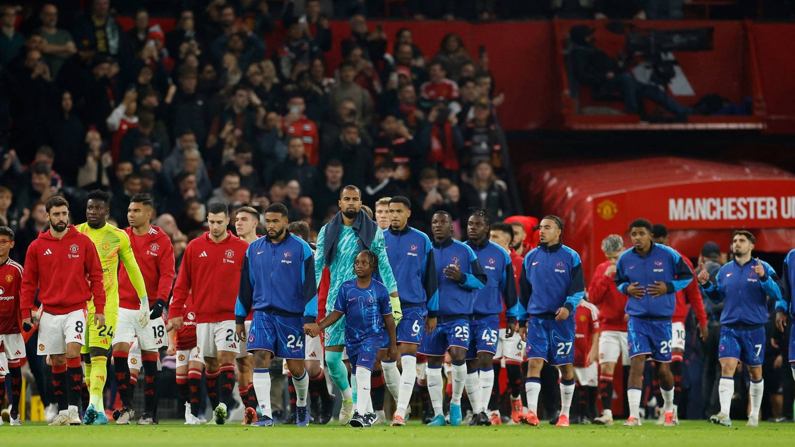 Premier League star wants to join Chelsea more than Man Utd after U-turn