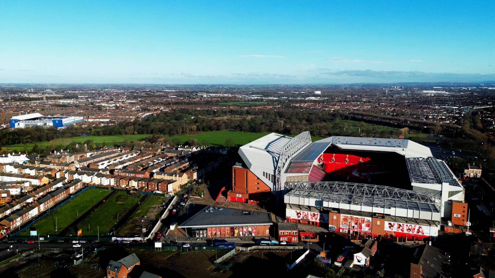 Liverpool accept bid for 6 ft 4 gem to leave Anfield in out of window move