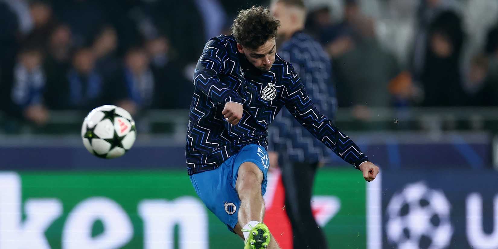 He'd revive Trossard: Arsenal chasing "one of the best left-backs" around