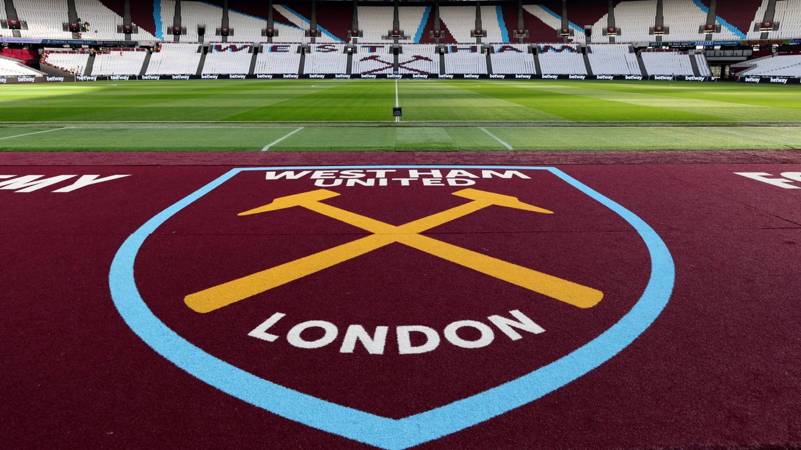 West Ham eye bargain move for £120k-per-week striker after failing before