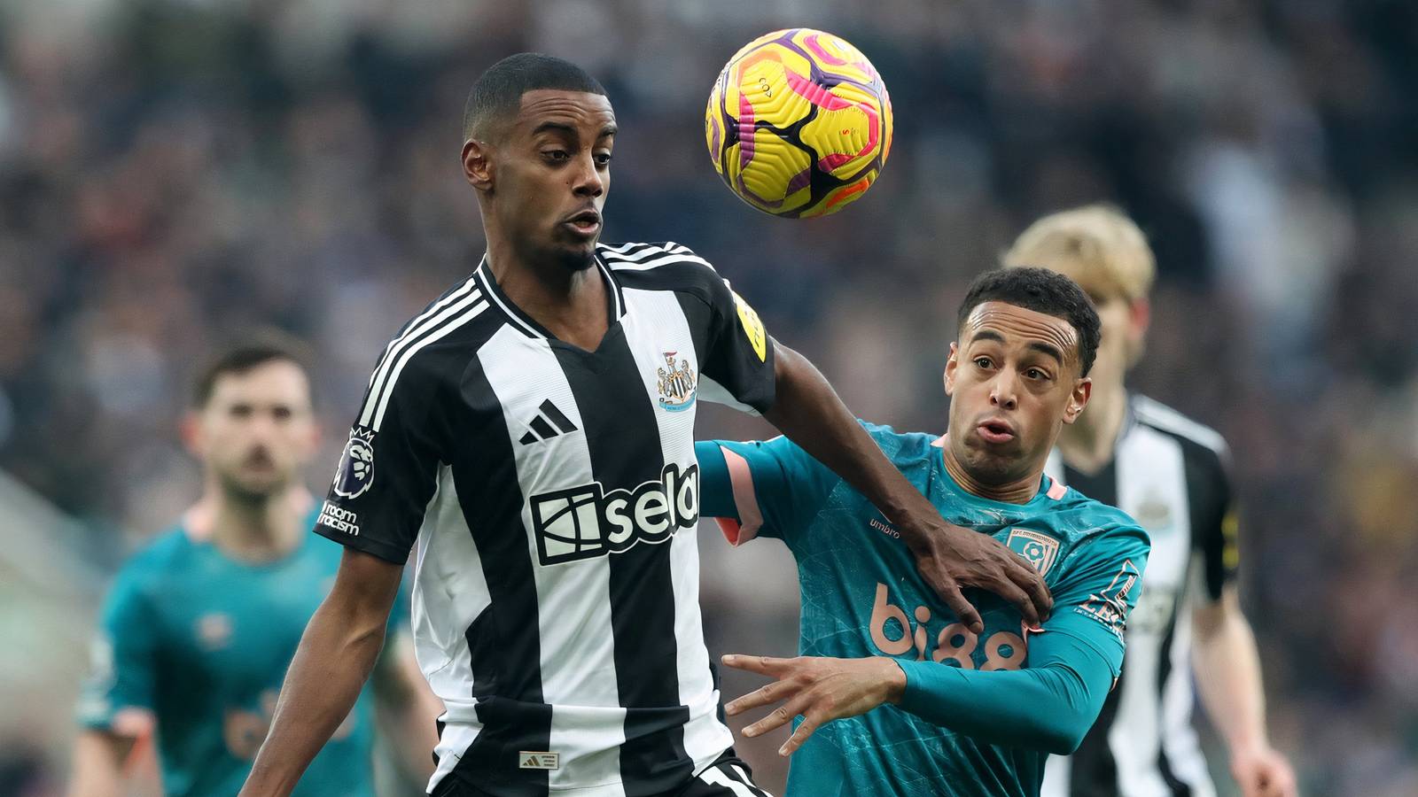 He earns way more than Isak: Berta must axe "frustrating" Arsenal star ASAP