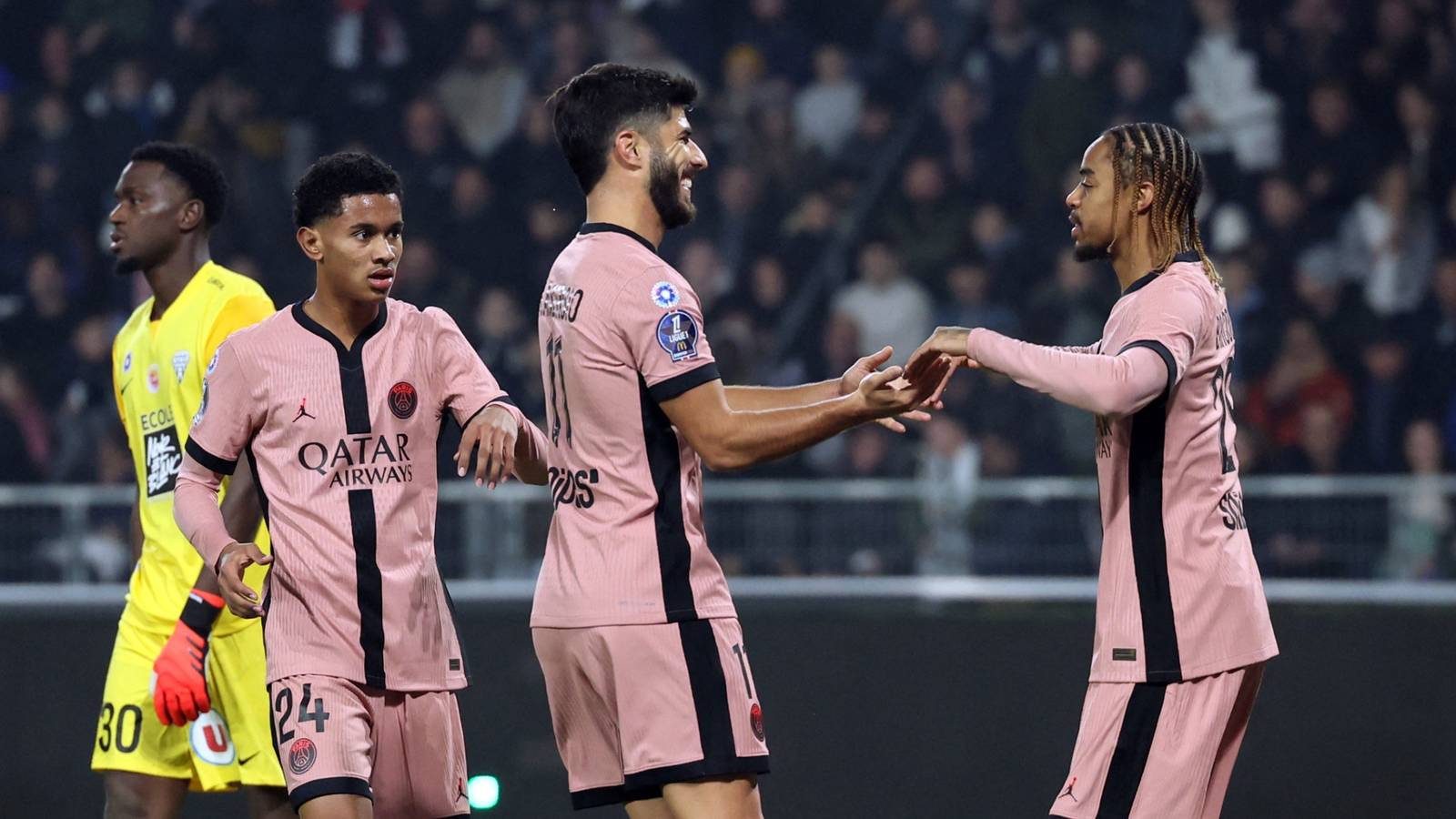 Aston Villa in talks with £25m PSG player now willing to complete move