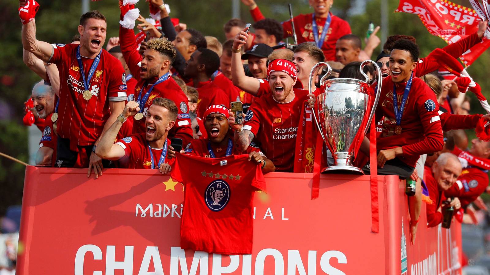Rangers told to sign Champions League winner who once cost £40m