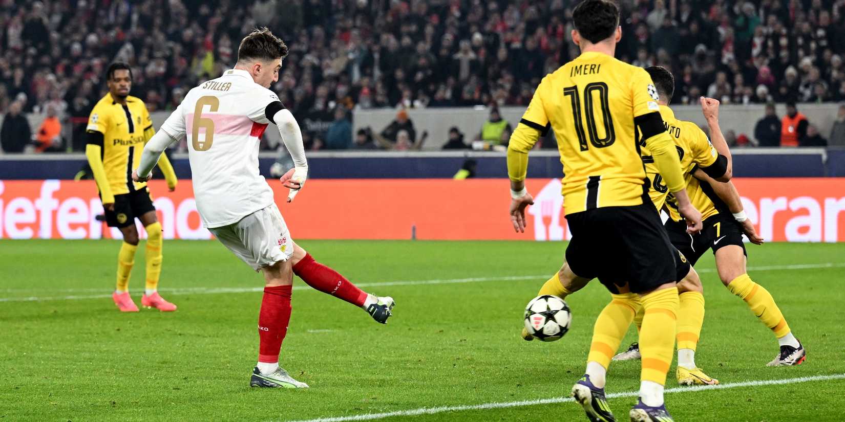 Liverpool hold internal talks over "underrated" £33m Kroos-esque midfielder