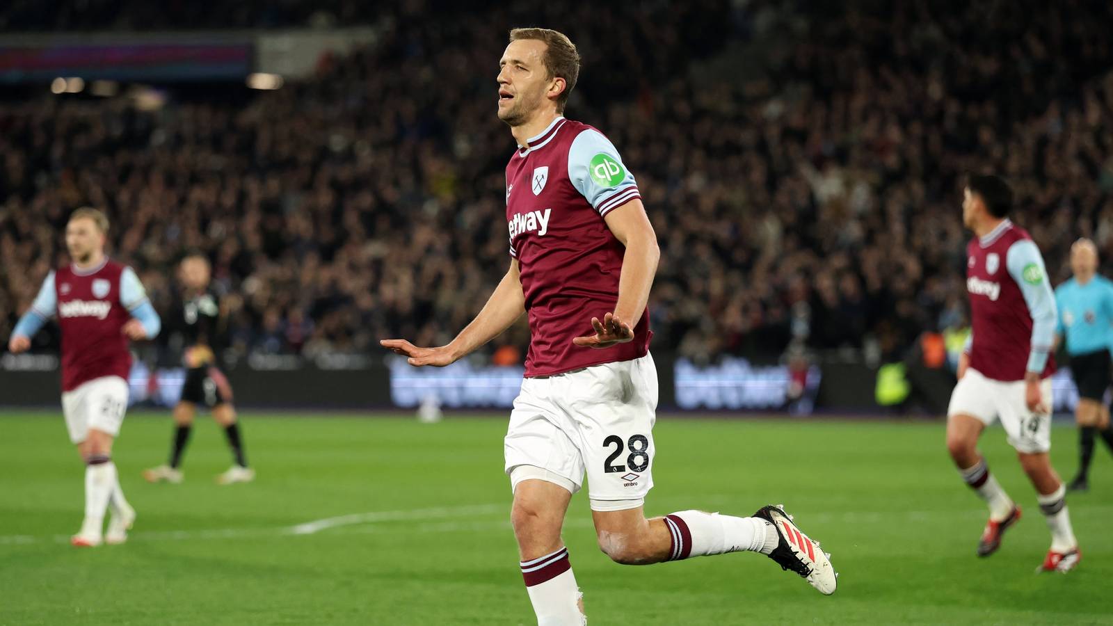 Better than Soucek: Everton in last-minute bid to sign "dangerous" £20m ace