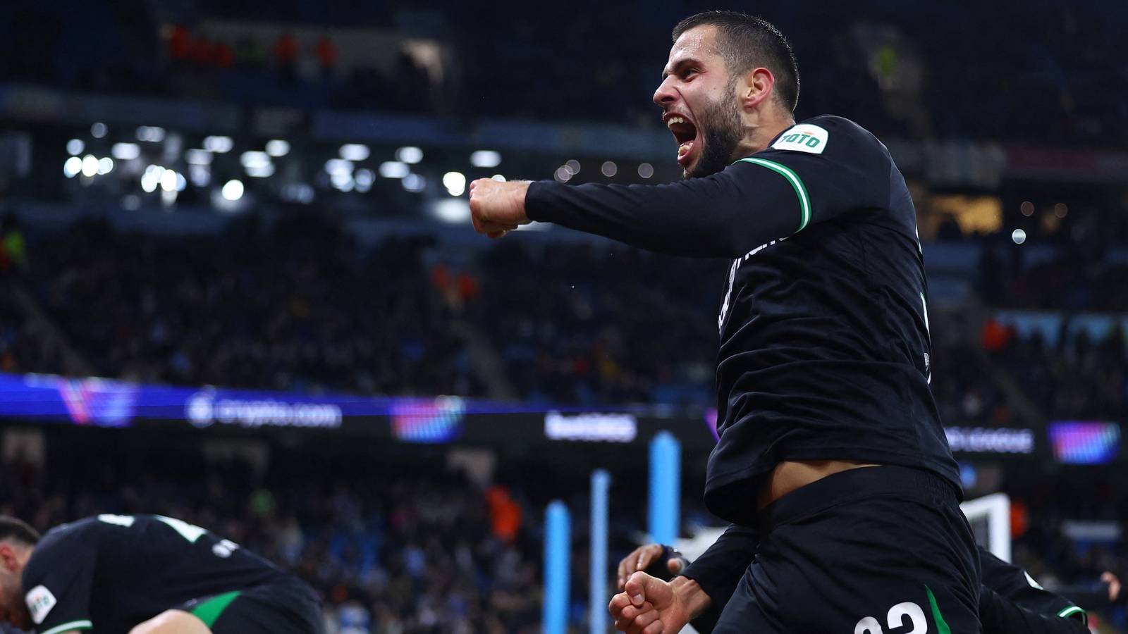 Everton now make contact to buy "impressive" £29m+ defender for Moyes