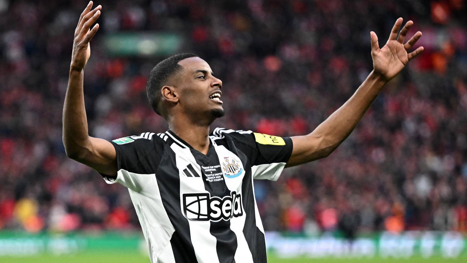 Newcastle racing to sign "phenomenal" star who outscored Isak last season