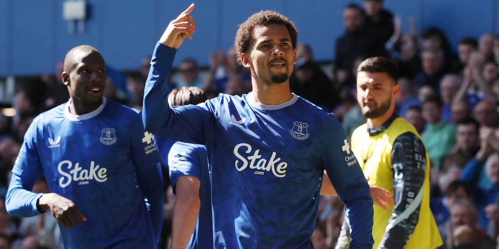 Moyes can silence Bowen by handing Everton "monster" his first start in ...