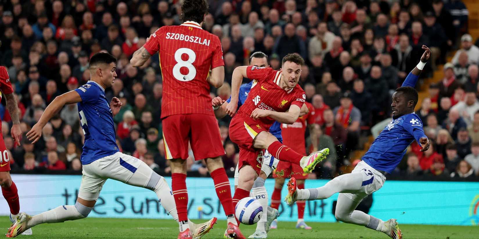 Kane & Alvarez hybrid: Liverpool open talks to sign "world-class" striker
