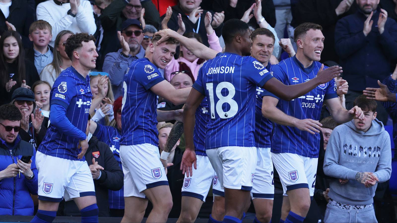 Everton and Moyes hold face-to-face meeting with £30m "monster" over move