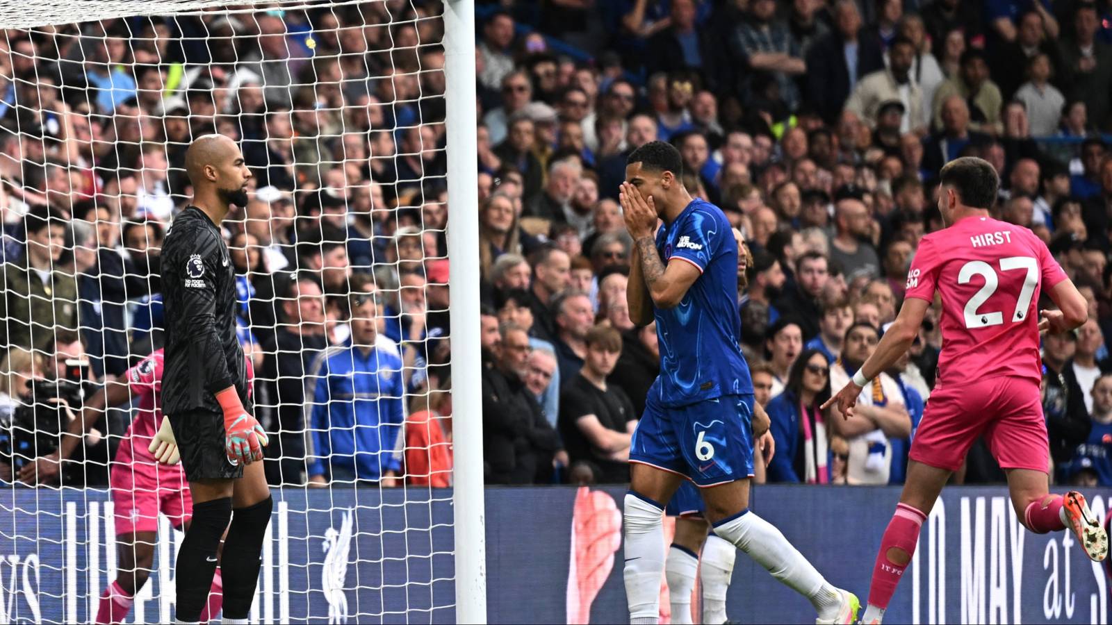 Chelsea open transfer talks with young defender amid Levi Colwill blow