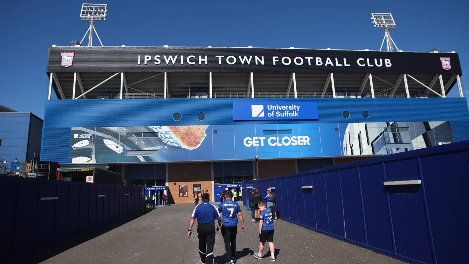 Deal agreed: Ipswich Town sign 17 y/o gem ahead of Bournemouth until 2028