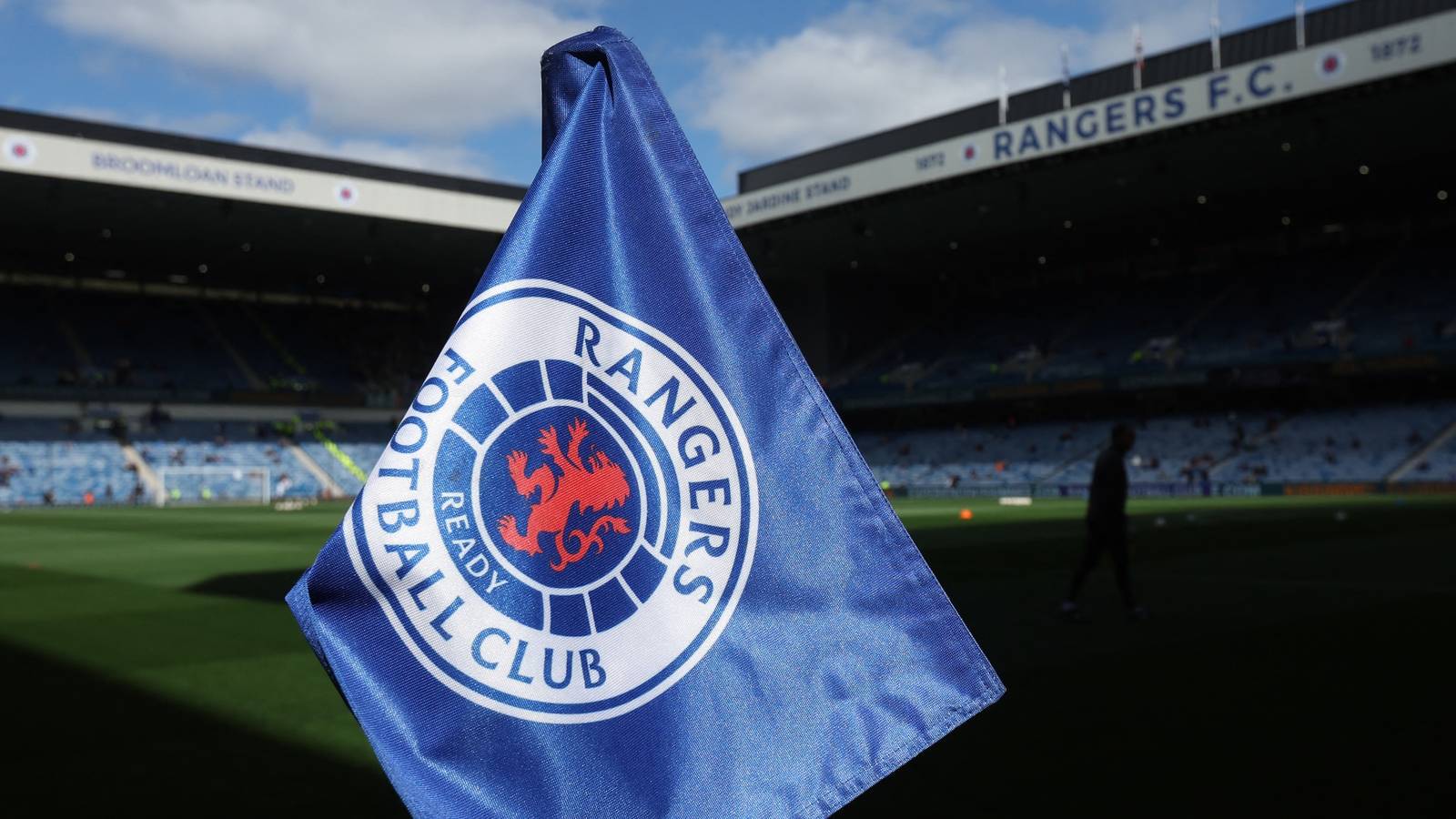 Sky Sports: Rangers considering move for "ultra-positive" 3-4-2-1 manager