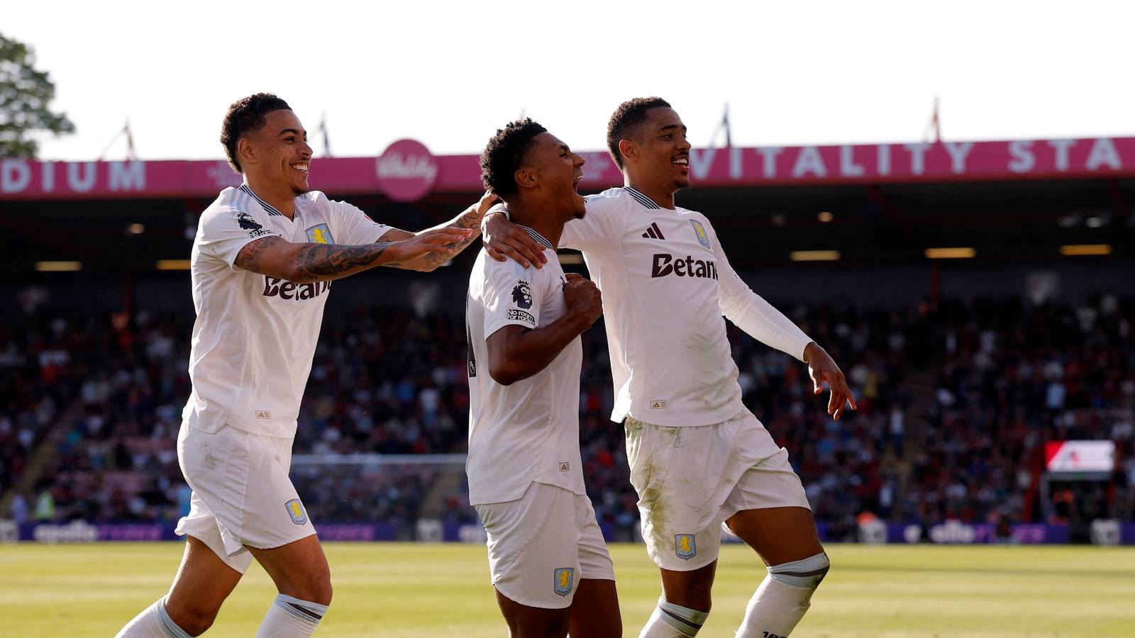 Talks planned: Chelsea set to make contact over "unbelievable" £90m PL star