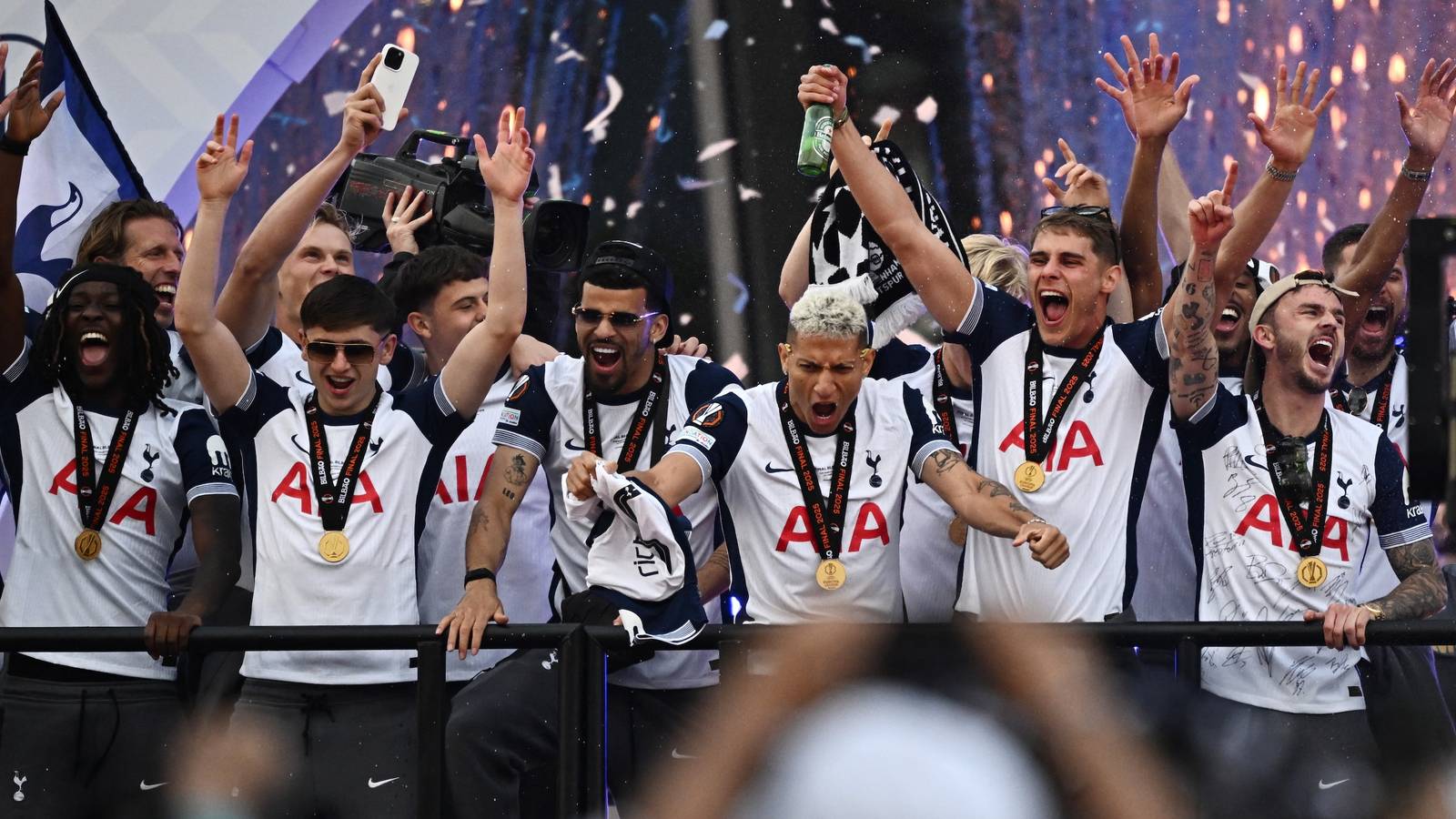 What agents have said about £50m striker being in talks to join Tottenham