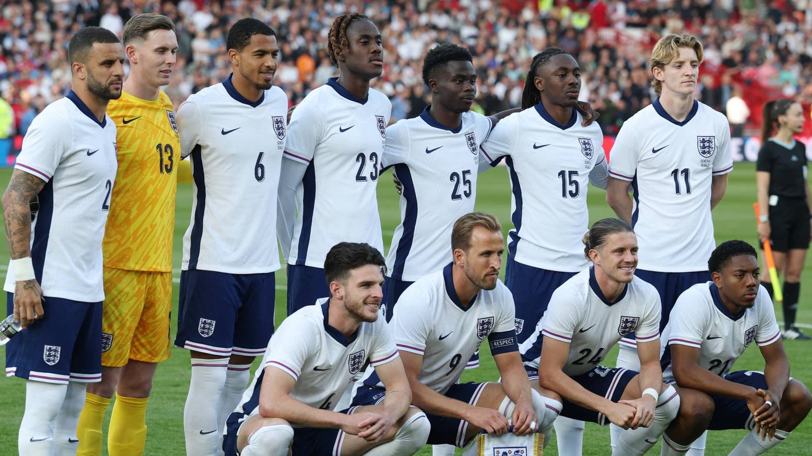 Chelsea hold talks with £100k-per-week England star this week