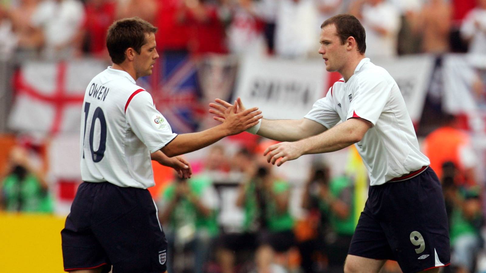 Michael Owen shoots down Wayne Rooney with scathing Liverpool comparison