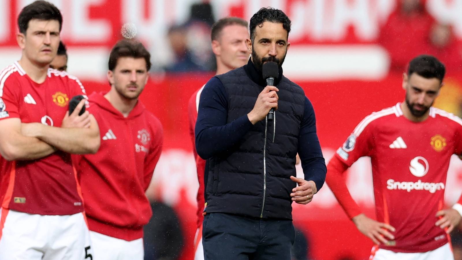 Man Utd now hold talks to sign £8m Bayern target who can play 3 positions