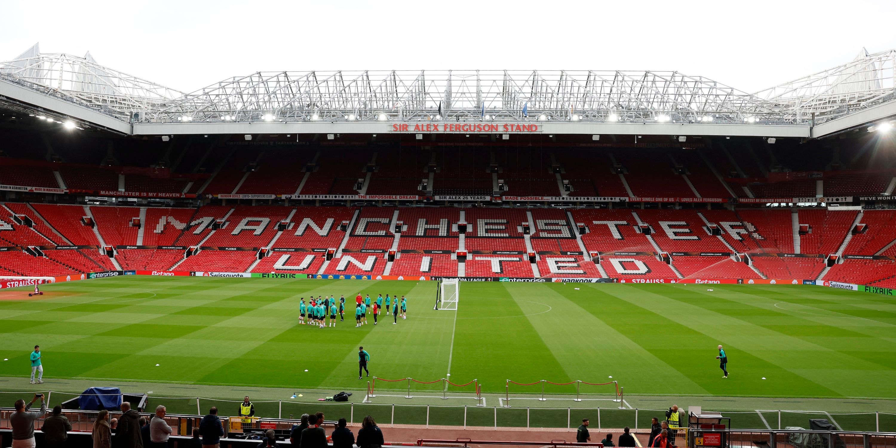 Man Utd present offer to agents of "phenomenal" £78m star, talks ongoing
