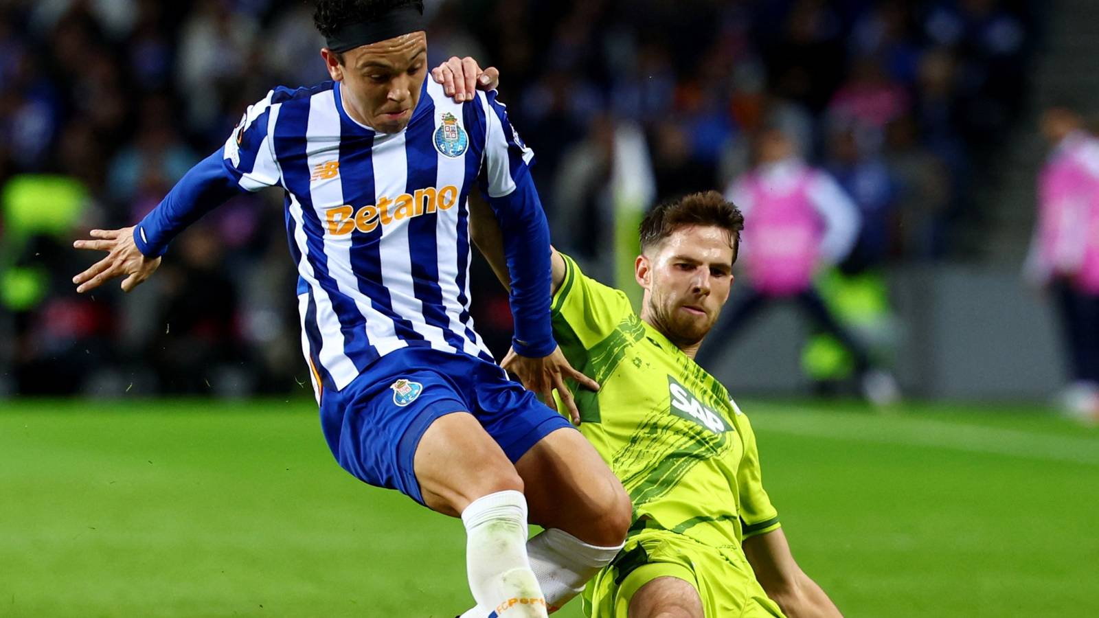 Deal "done" as Leeds reach "agreement" with player and club to sign ...