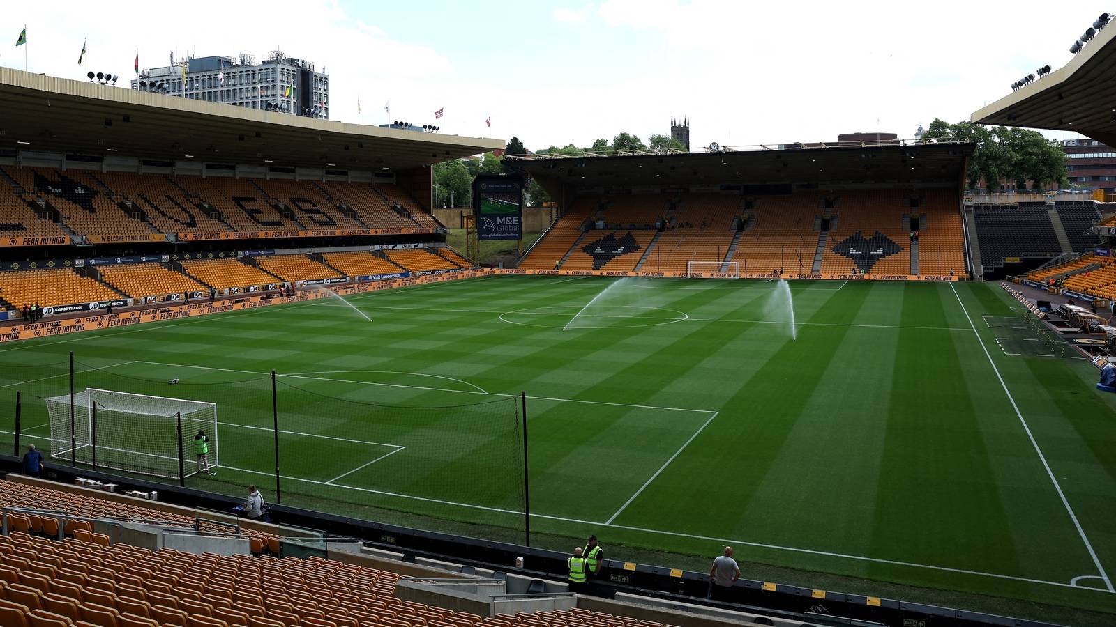 Wolves now in talks to sign "brilliant" ace who has £100k-p/w Saudi offer