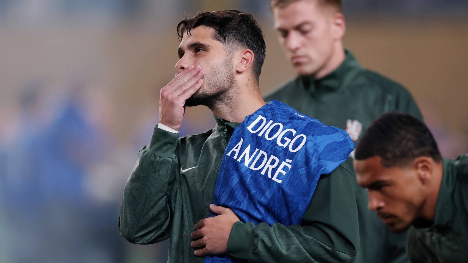 What Maresca told Chelsea squad as Pedro Neto honours Diogo Jota at ...