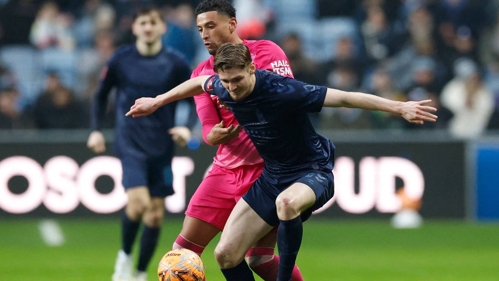 Southampton now "in talks" to sign "top-class" £15m Fernandes replacement