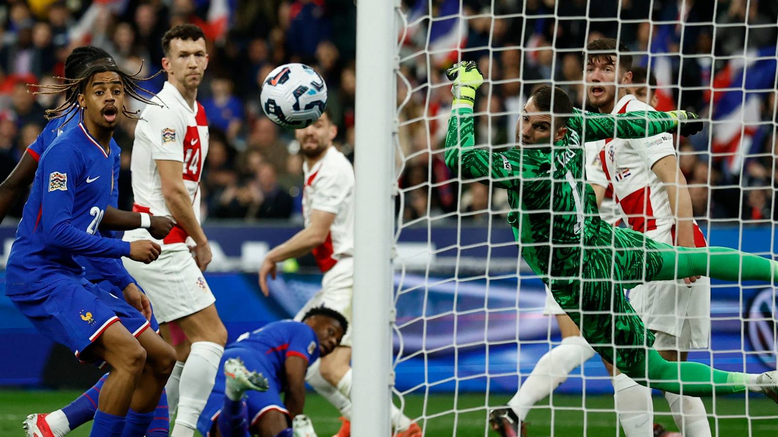 Nottingham Forest open talks to bring "unbelievable" 66-cap star to ...