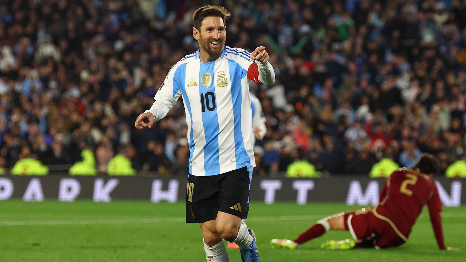 Arsenal willing to bid £39m for "amazing" star who's been likened to Messi