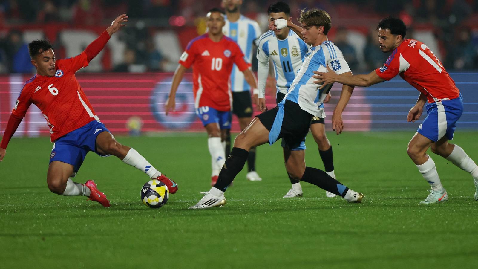 Chelsea "love" £70m attacker and "will push" to hijack Real Madrid's move