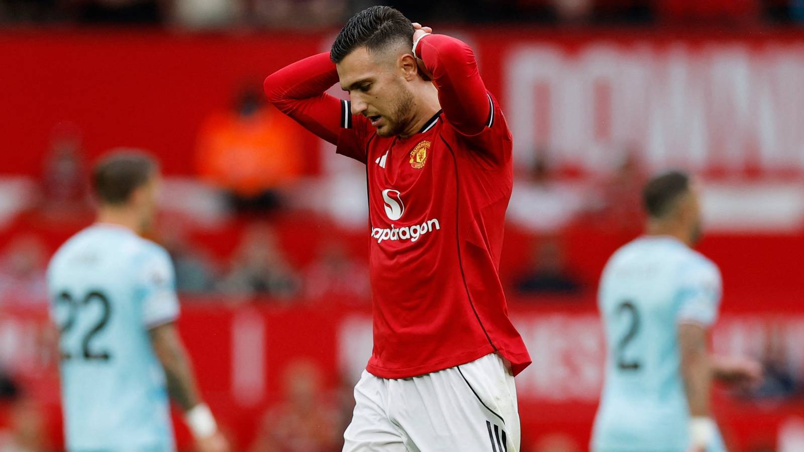 Man Utd's Diogo Dalot sends 11-word message to fan refusing to cut his hair