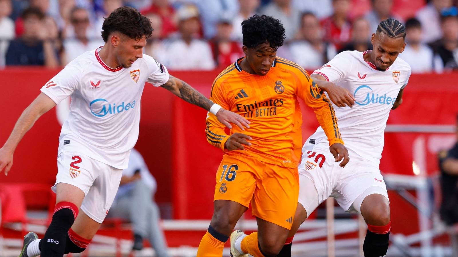 Aston Villa now keen on signing "spectacular" £53m Champions League striker