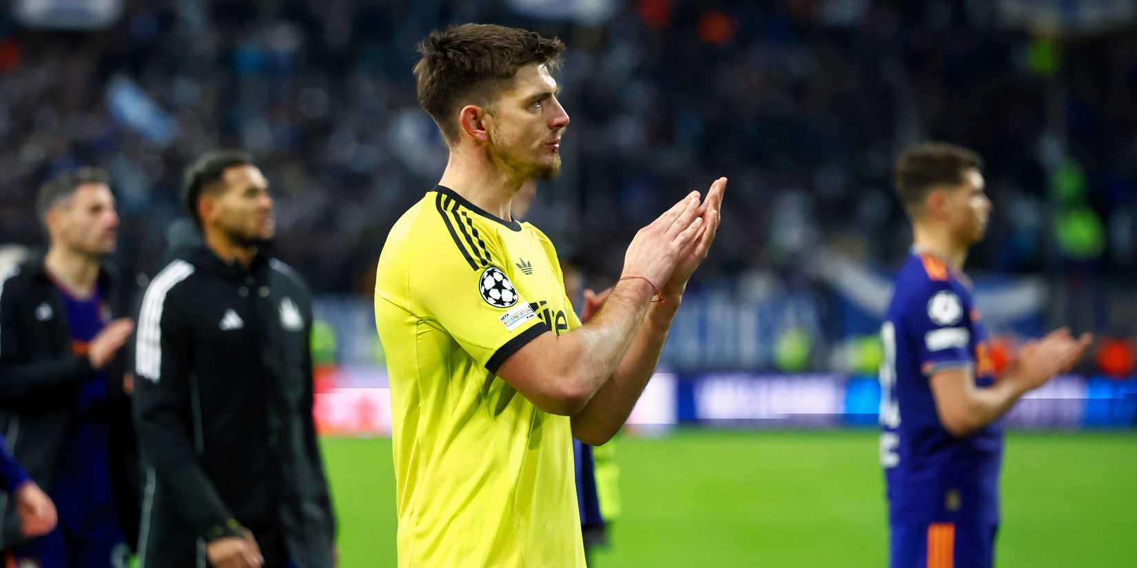 Aston Villa surge into race for Chelsea goalkeeper Mike Penders ...