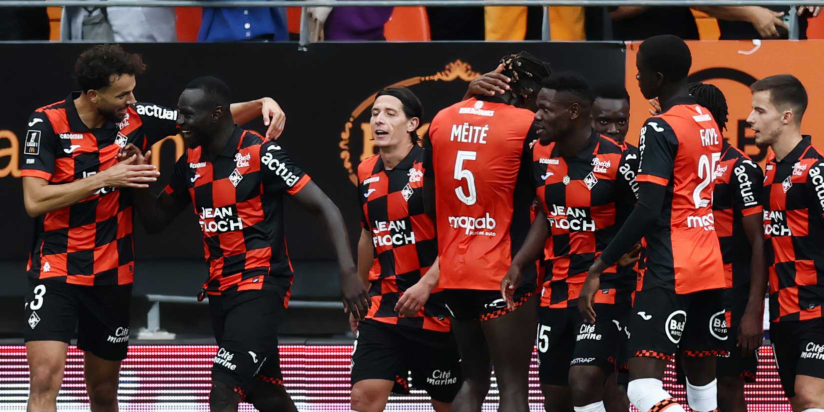 Celtic in talks to seal January signing who can end Kenny's Parkhead career