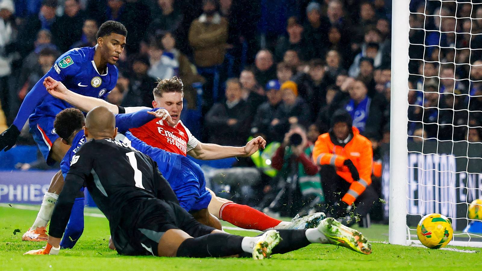 Rosenior must drop Chelsea star who was as bad as Sanchez vs Arsenal