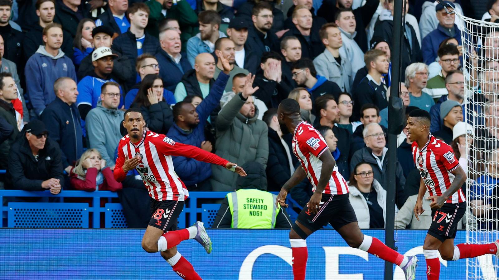 £25,000-a-week Sunderland star Isidor forcing exit ahead of summer window
