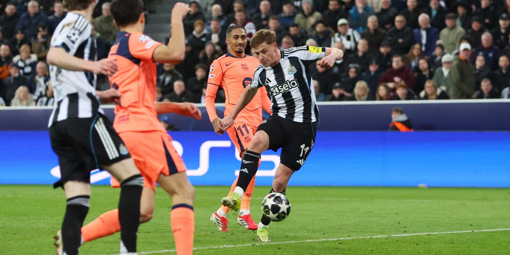 Saved by Barnes: Howe must drop Newcastle star who made just 5 passes v ...