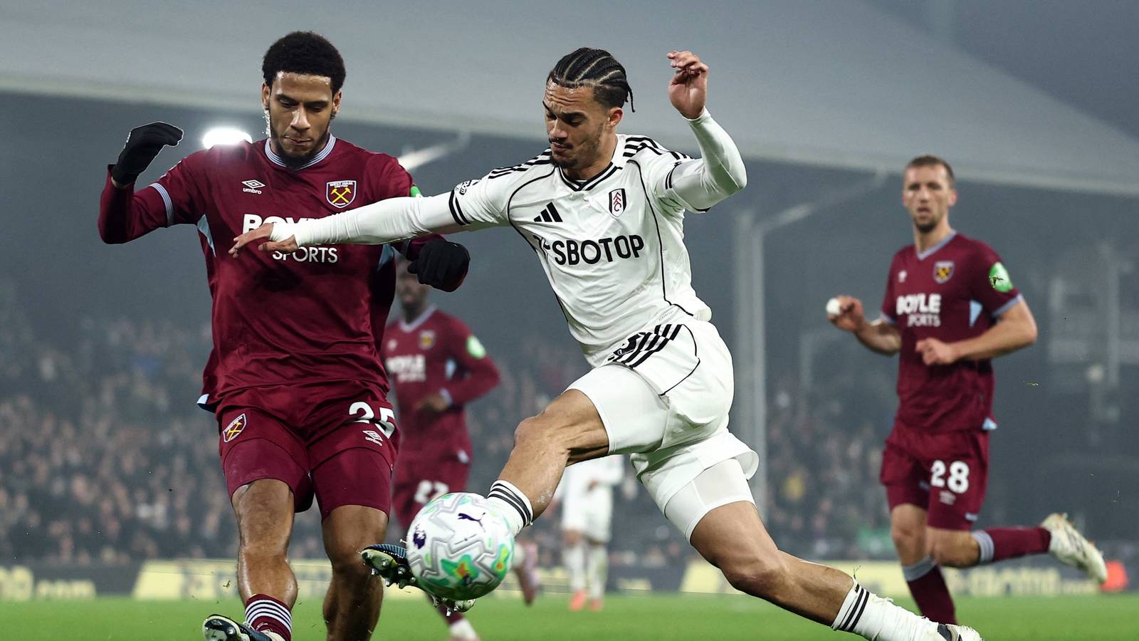 Man Utd facing serious threat with Antonee Robinson keen on Liverpool move