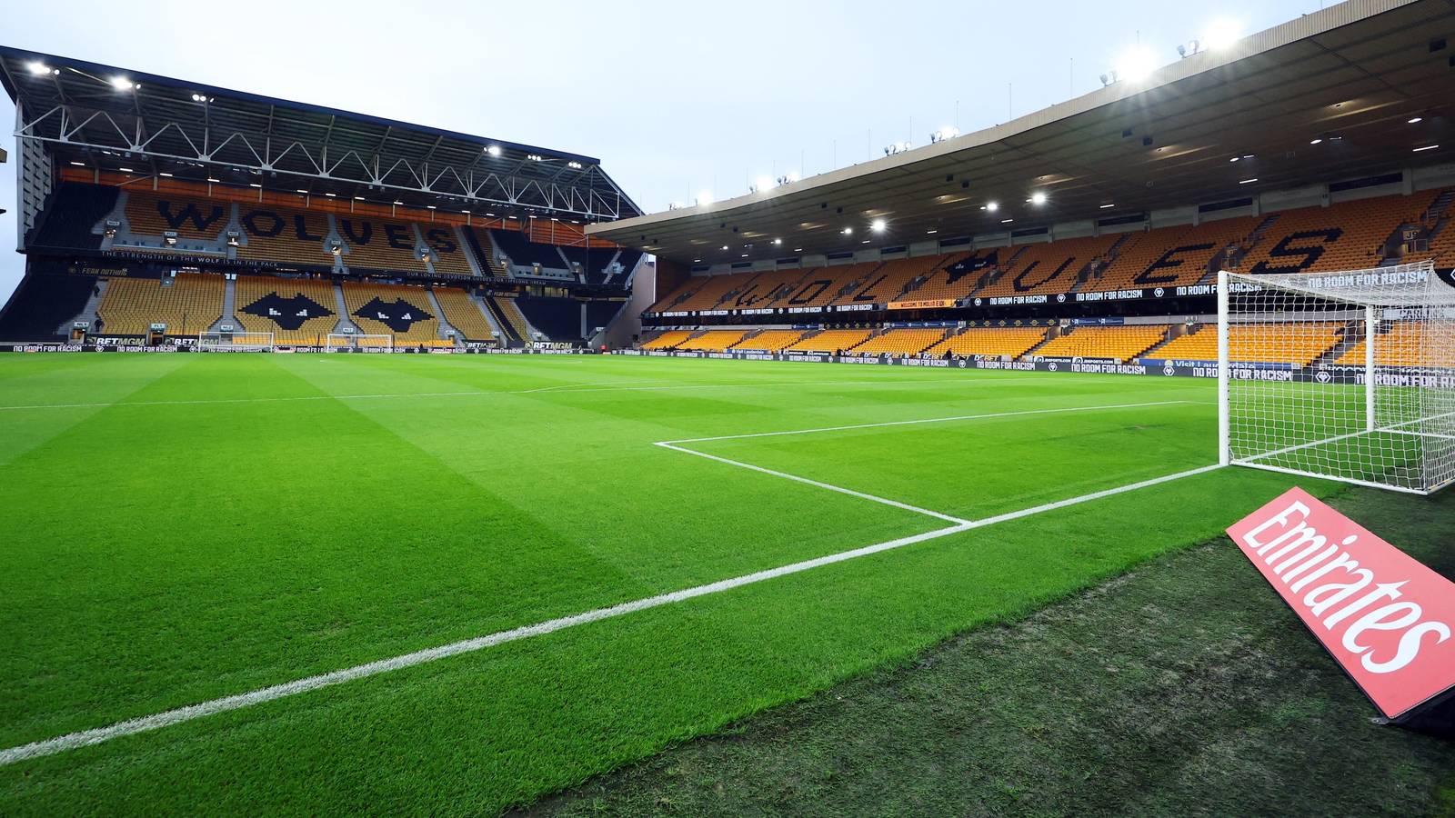 Wolves storm into race to sign £12m midfielder averaging two goals per game