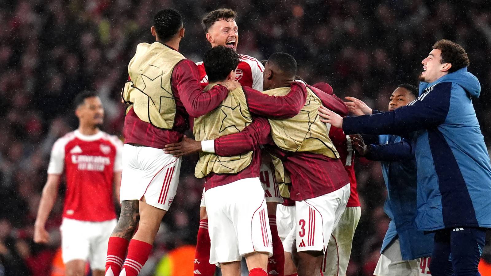 £50m Arsenal star was becoming the new Holding, now he's totally ...