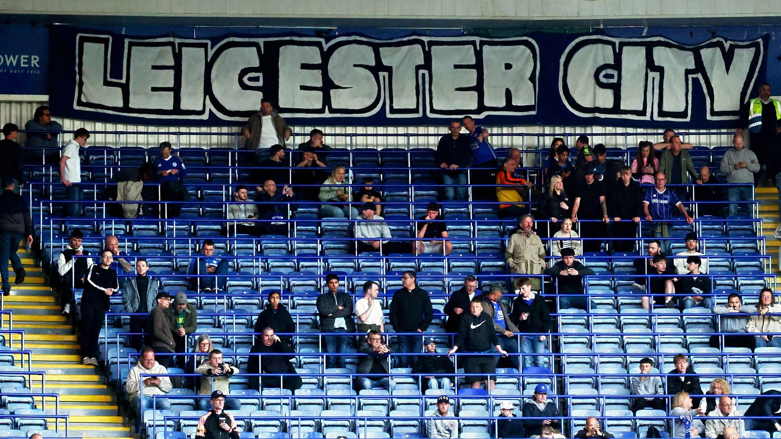 Ex-Man United player keen on Leicester City manager's job after contact