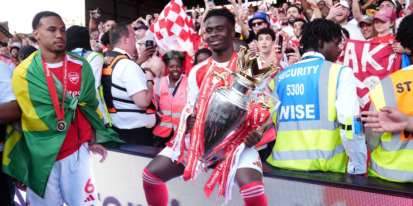 Better than Saka: Arsenal hold talks to sign "the best left winger in ...