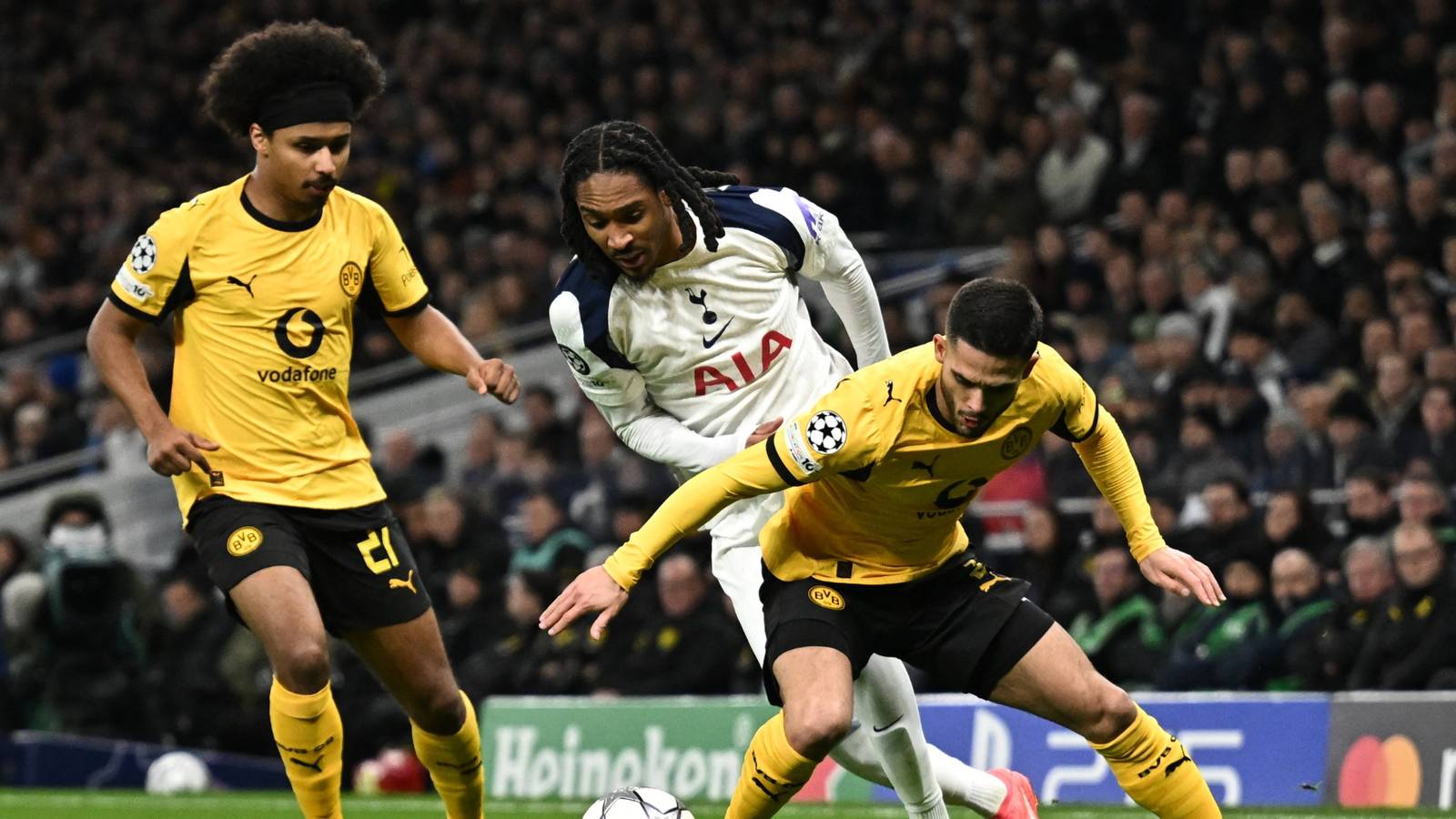 Aston Villa receive green light to sign Karim Adeyemi this summer