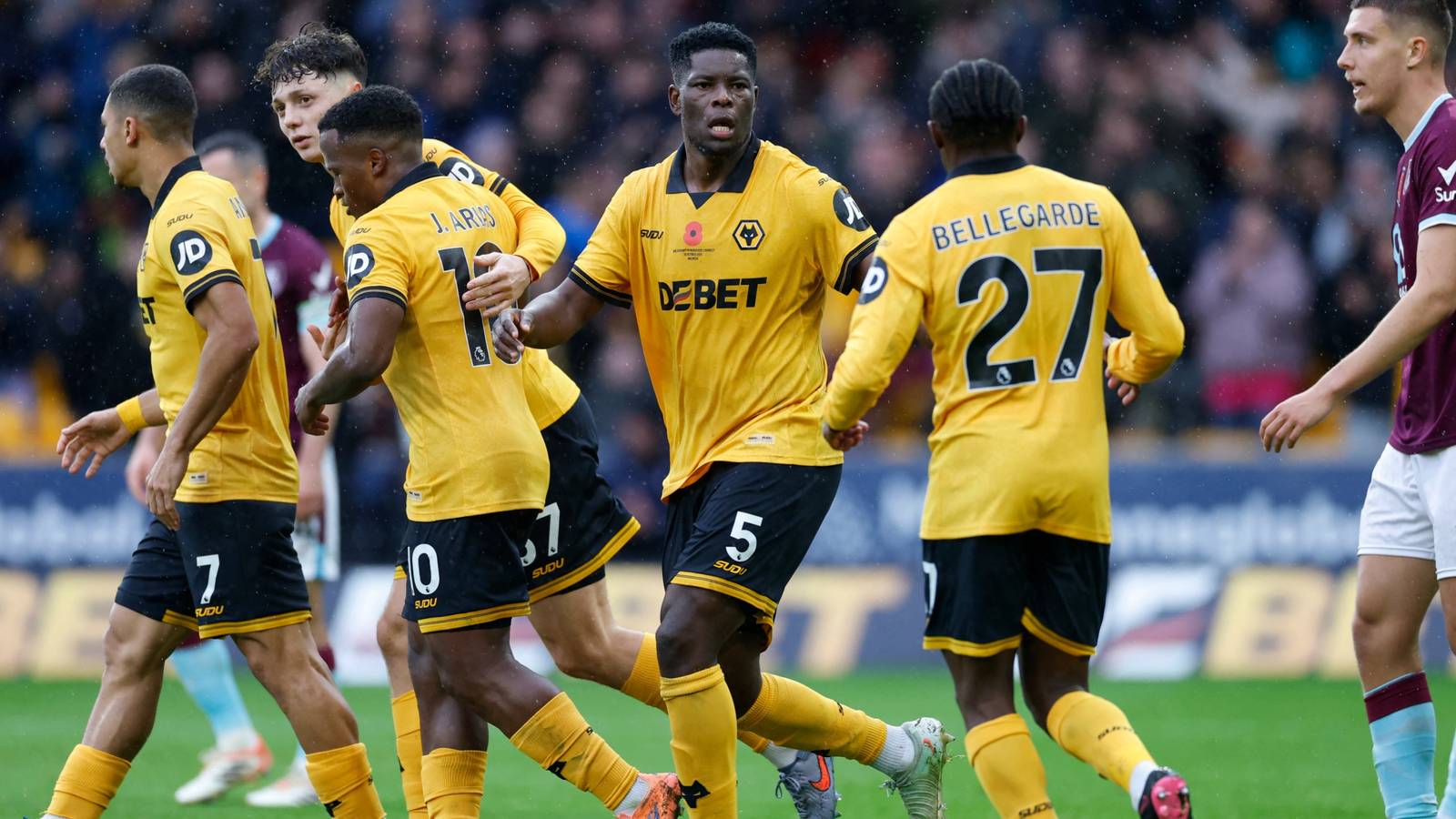 Nottingham Forest hold talks to sign relegated defender who wants to ...